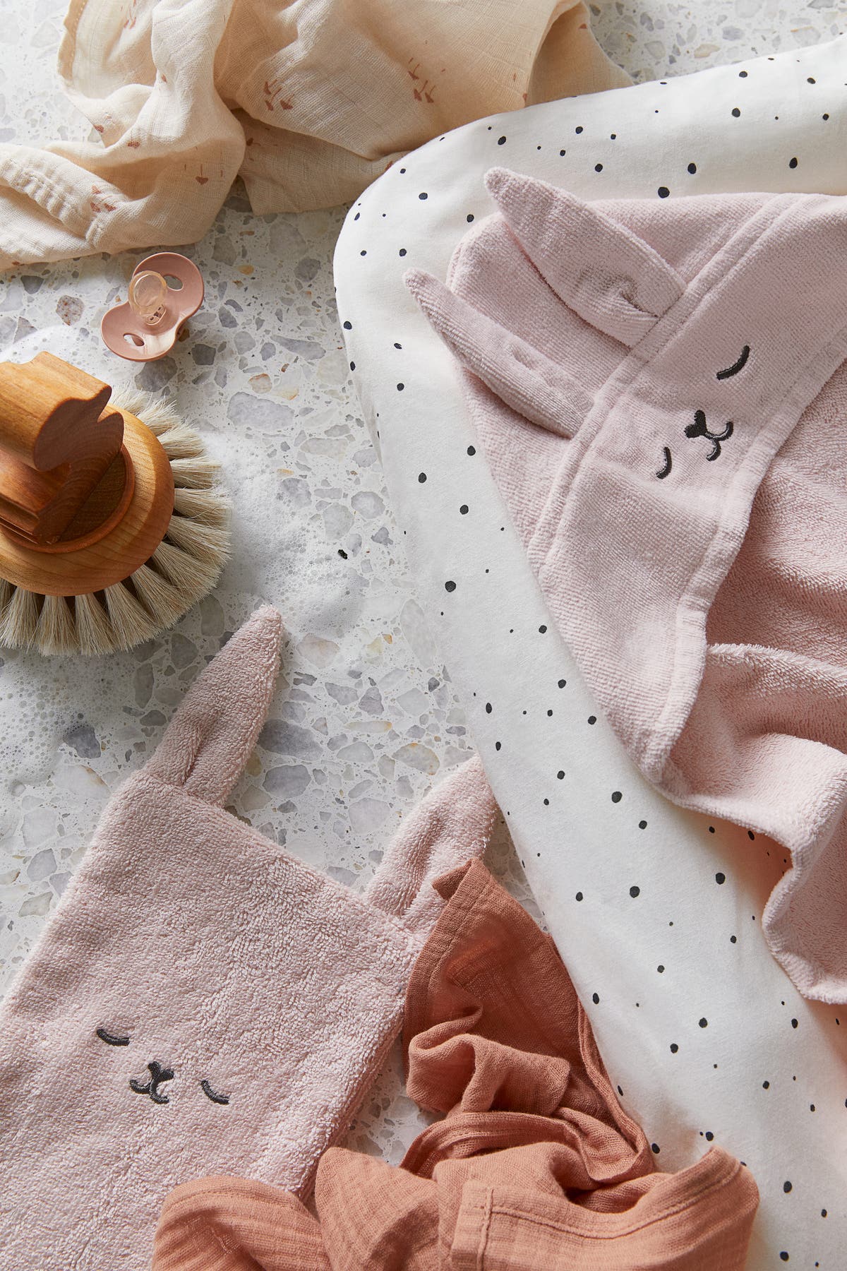 Hooded Bath Towel | H&M UAE