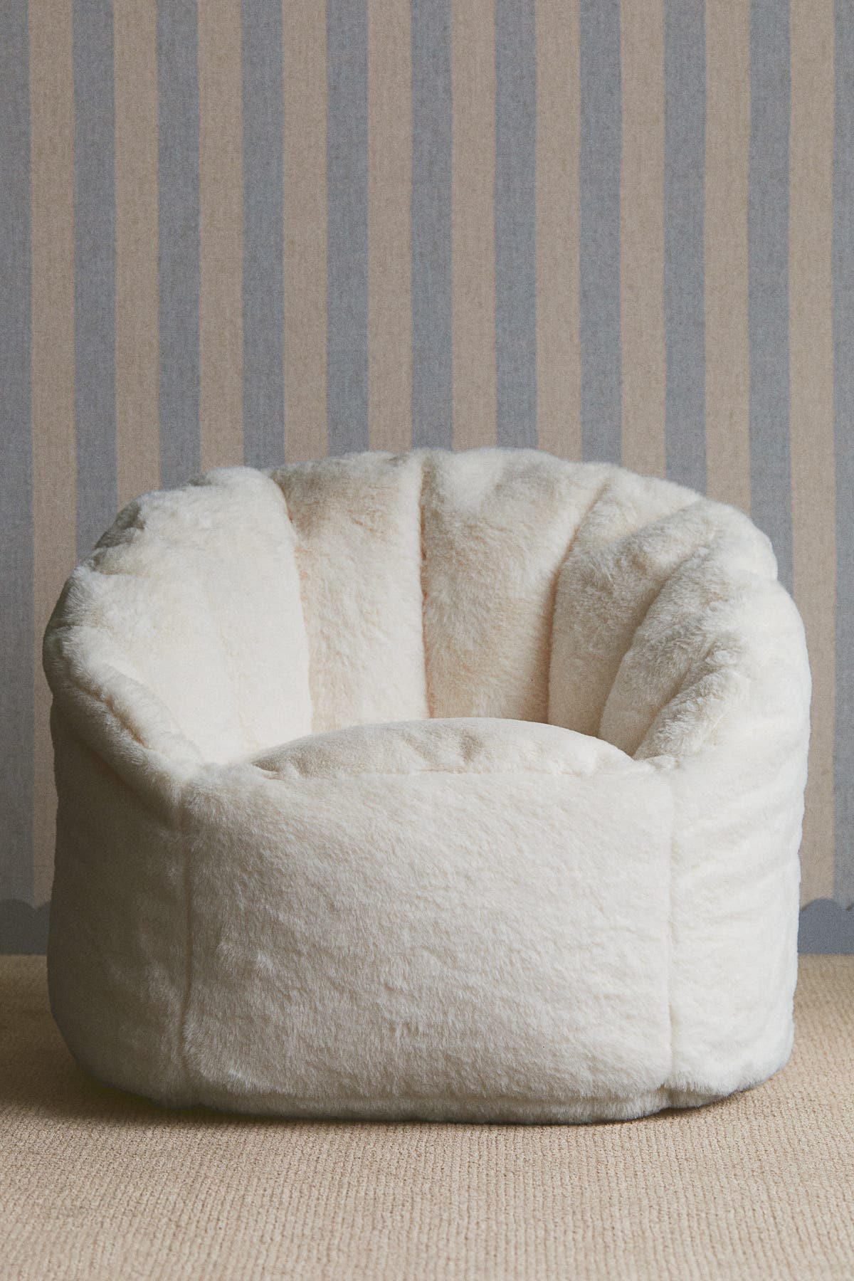 Fluffy Pouf | H&M UAE