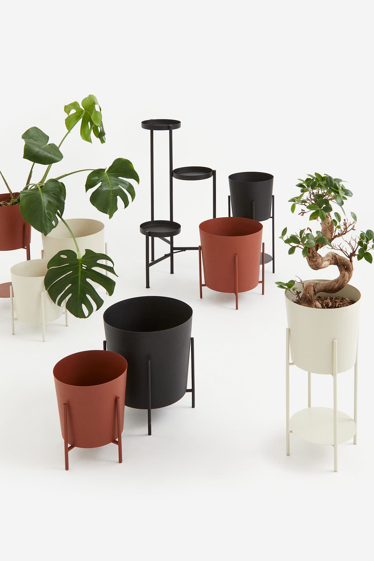 Large Plant Pot On A Pedestal | H&M UAE