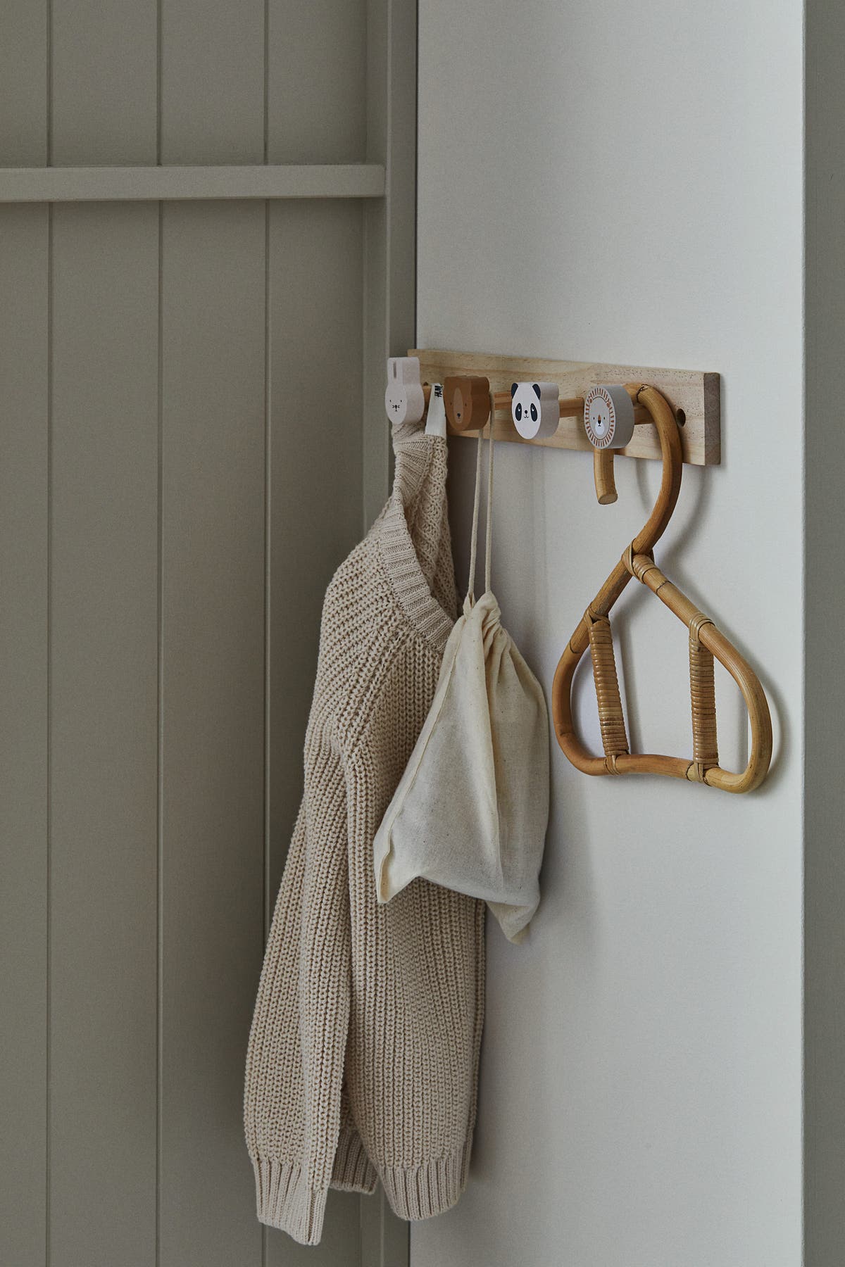 Wooden Hanging Rack | H&M UAE